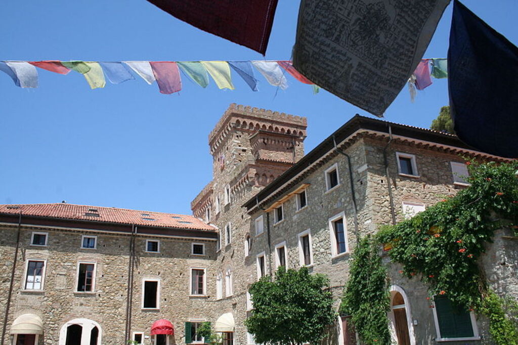 Pomia, A Buddhist Haven In Tuscany!