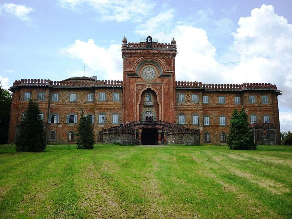 Découvrez l'histoire fascinante et l'intérieur du château de Sammezzano ...