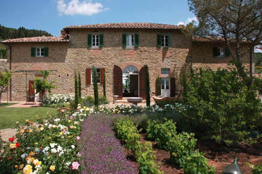 Villa Cantagallo: villa that sleeps 12 people in 5 bedrooms, located in ...