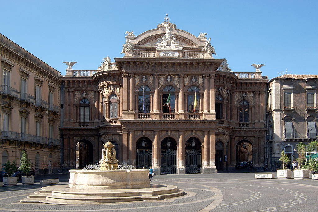 Bewonder the uitbundige interieur van het Teatro Massimo Bellini in Catania
