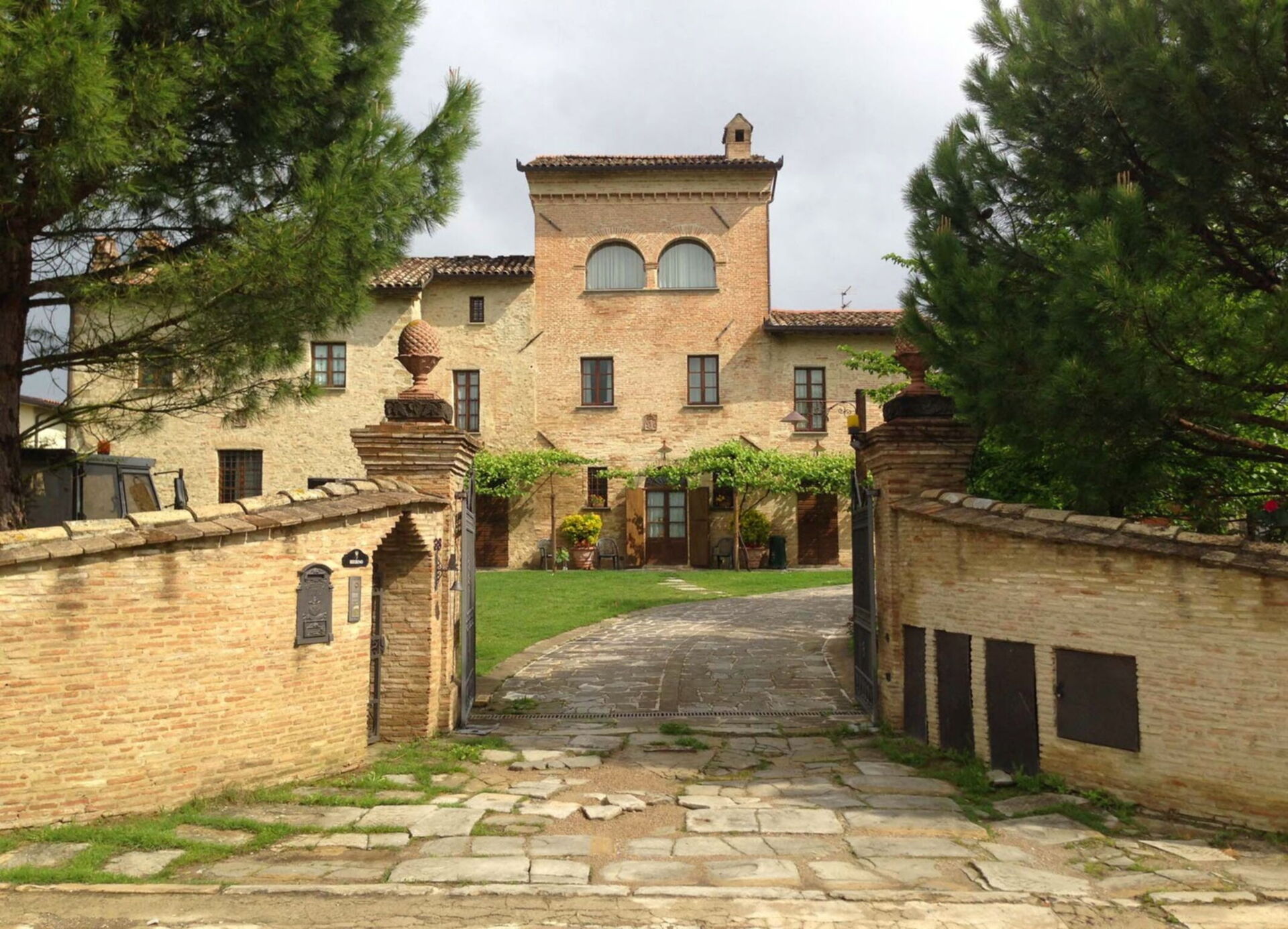 Monastery Guest House: Vacation Rental that sleeps 27 people in 10 ...